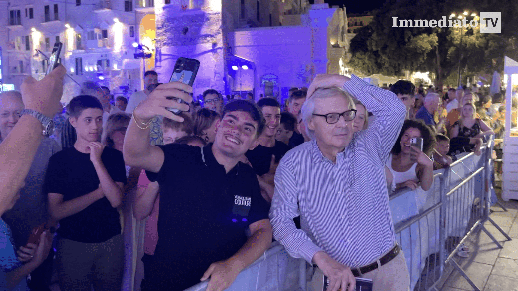 "Amo Vieste, questa piazza la sento mia". La dichiarazione d'amore di ...